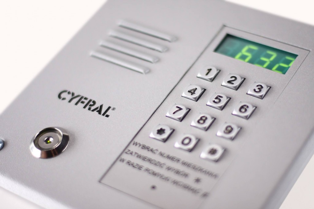 Jaki domofon bezprzewodowy z elektrozaczepem do furtki wybrać?